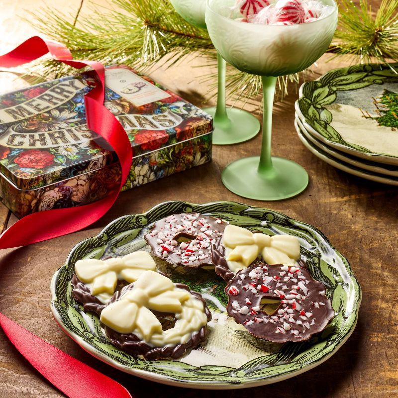 Dark & White Chocolate Peppermint Chocolate Bark Wreaths - 10oz - John ...